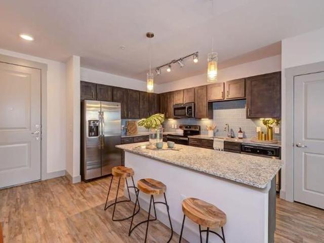 2 Br, 2 bath, Apartment 1160 Montgomery Blvd