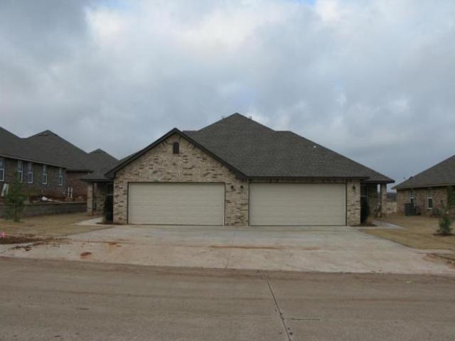 2 Br, 2 bath, Apartment 11637 Royal Coach Dr