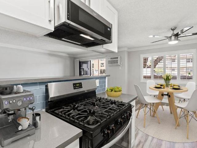 2 Br, 2 bath, Apartment 11650 National Blvd