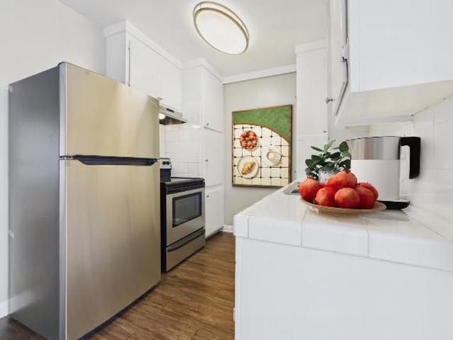 2 Br, 2 bath, Apartment 11750 Kittridge Street