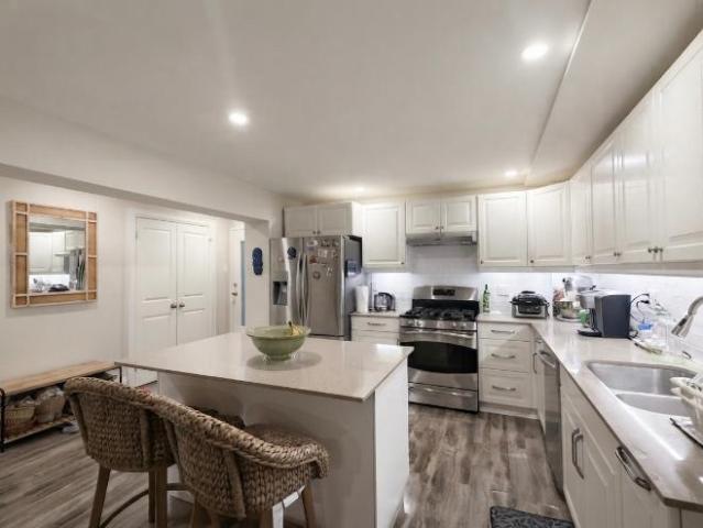 2 Br, 2 bath, Apartment 117 Chaplin Crescent