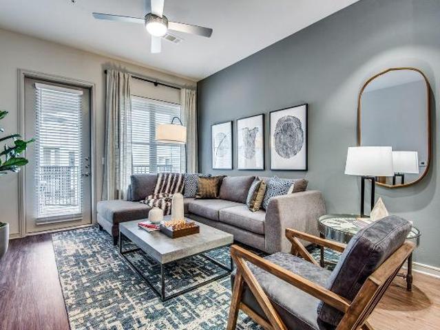 2 Br, 2 bath, Apartment 1100 Lake Carolyn Parkway