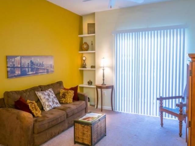 2 Br, 2 bath, Apartment 1100 Lenoxplace Cir