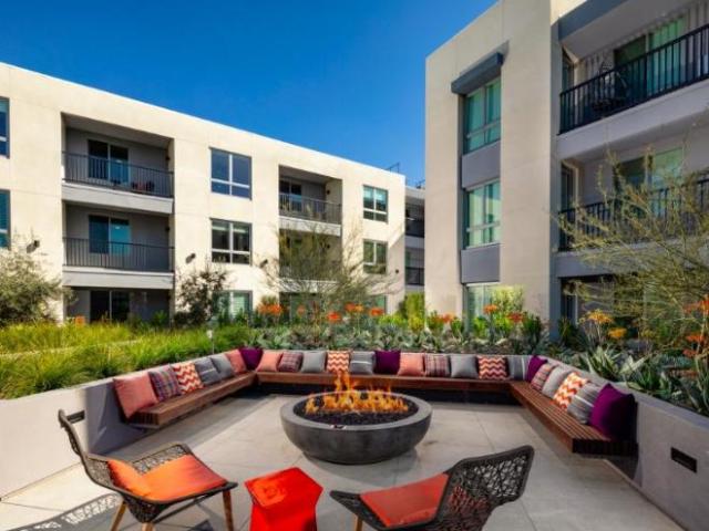 2 Br, 2 bath, Apartment 11058 Chandler Blvd
