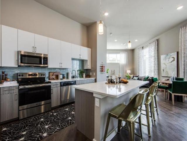 2 Br, 2 bath, Apartment 1108 7th Ave