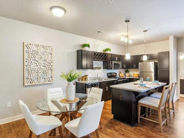 2 Br, 2 bath, Apartment 11200 Sw Village Ct