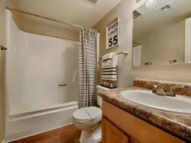 2 Br, 2 bath, Apartment 1120 S Sycamore