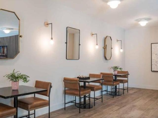 2 Br, 2 bath, Apartment 1130 N College St
