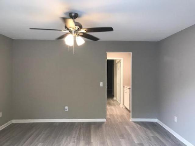 2 Br, 2 bath, Apartment 124 W Peacock St