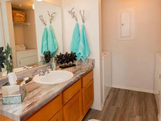 2 Br, 2 bath, Apartment 12600 N Macarthur Blvd