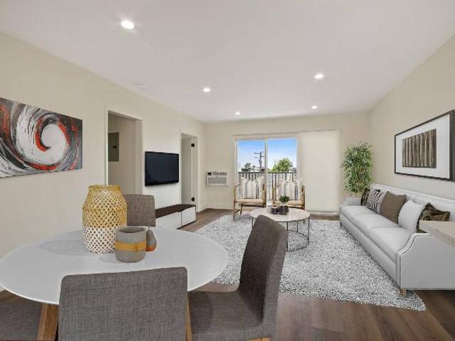 2 Br, 2 bath, Apartment 1264 N Sweetzer Ave