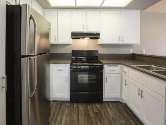 2 Br, 2 bath, Apartment 1286 W Capitol Drive