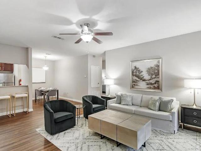 2 Br, 2 bath, Apartment 1290 W Government St