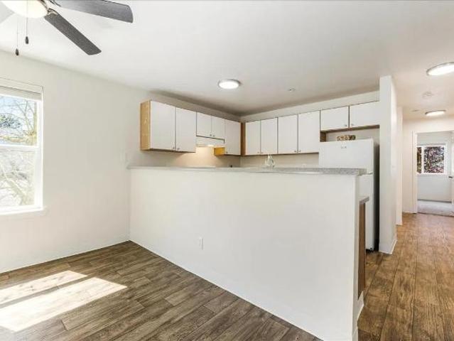 2 Br, 2 bath, Apartment 12923 SE Foster Rd