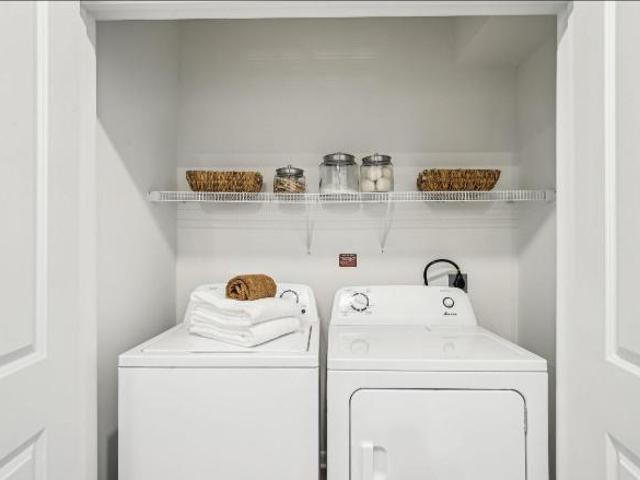 2 Br, 2 bath, Apartment 1296 Moreland Ave SE