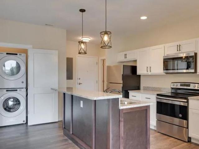 2 Br, 2 bath, Apartment 1200 119th St