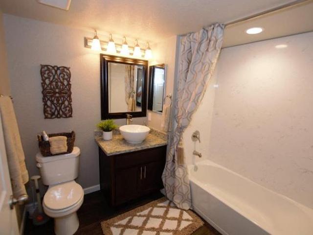 2 Br, 2 bath, Apartment 1200 Creekside Dr