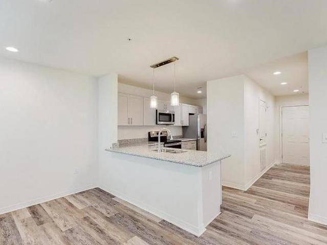 2 Br, 2 bath, Apartment 1200 Deana Rd