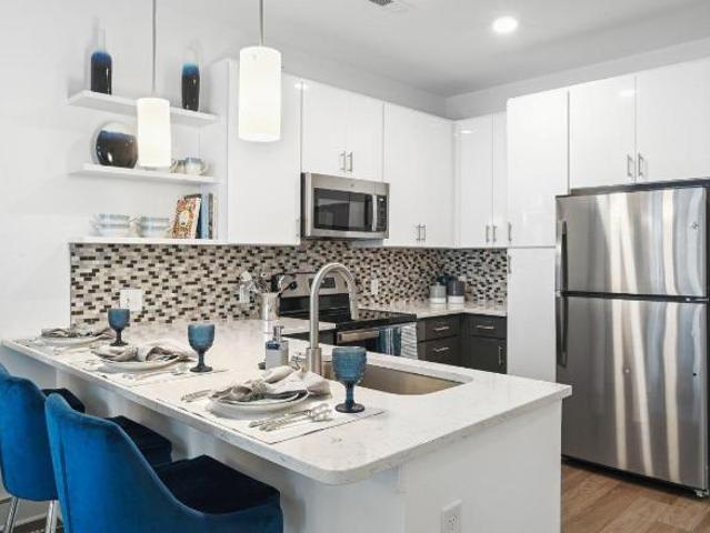2 Br, 2 bath, Apartment 1200 S Mint St