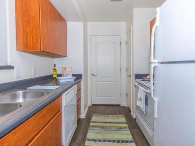 2 Br, 2 bath, Apartment 1201 N Colombo Ave