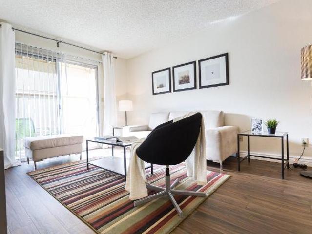 2 Br, 2 bath, Apartment 1215 E Vista Del Cerro Dr