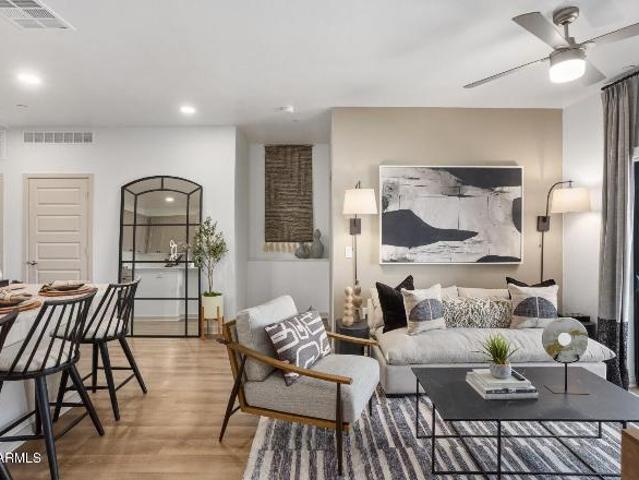 2 Br, 2 bath, Apartment 1225 N Arizona Avenue