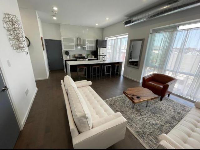 2 Br, 2 bath, Apartment 1235 North Franklin Street