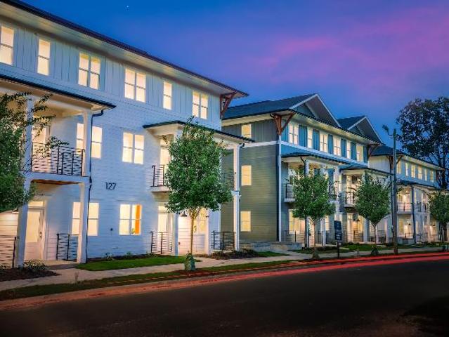 2 Br, 2 bath, Apartment 123 Mayson Ave NE #e