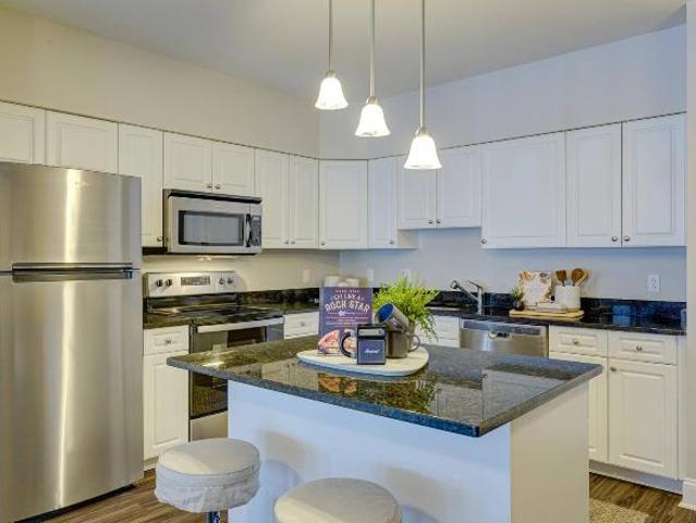 2 Br, 2 bath, Apartment 12 Forsyth Dr