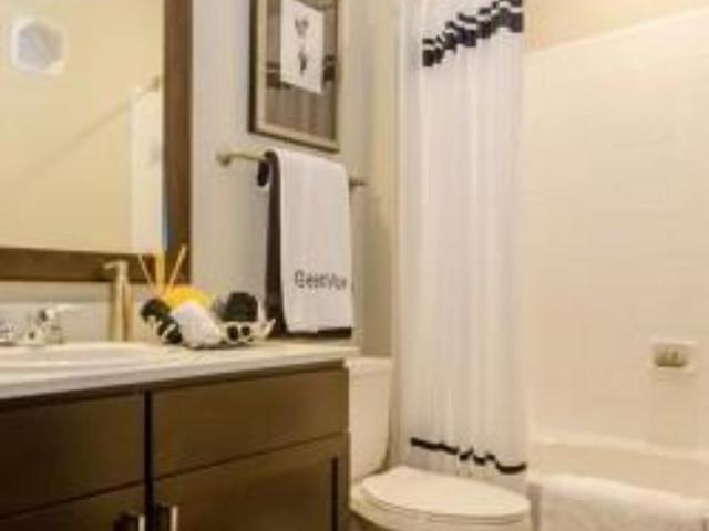2 Br, 2 bath, Apartment 1350 N Greenville Avenue