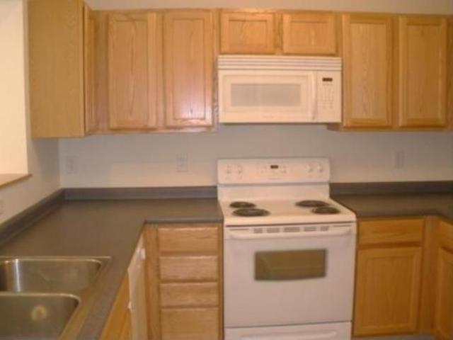 2 Br, 2 bath, Apartment 1360 Main St