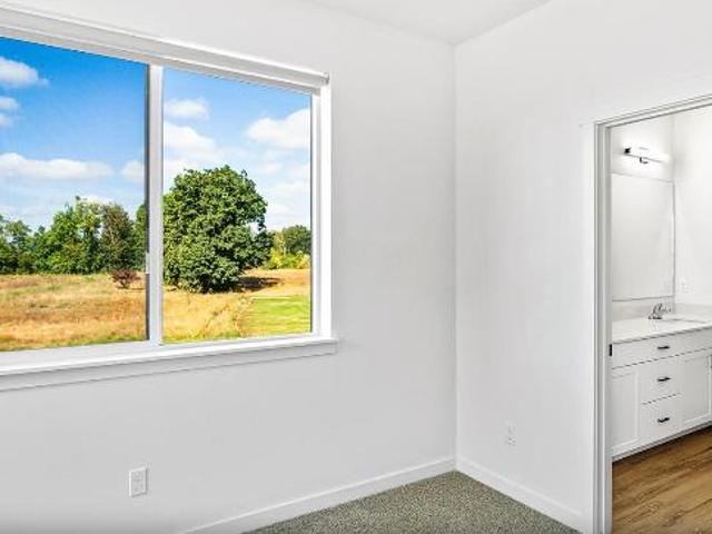 2 Br, 2 bath, Apartment 1367 Umpqua Ave