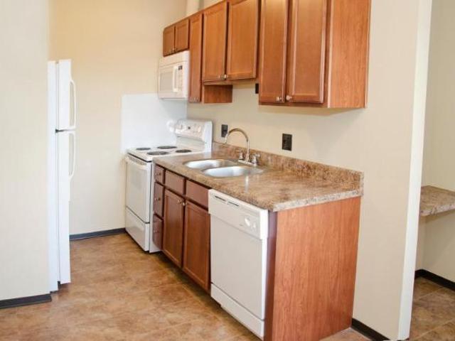 2 Br, 2 bath, Apartment 1380 E Hyde Park Blvd