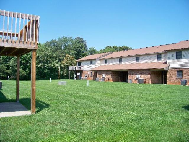 2 Br, 2 bath, Apartment 1303 Forest Knolls Cir