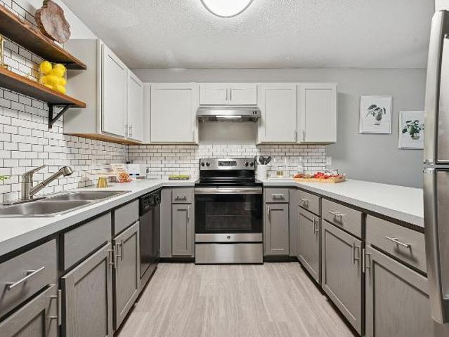 2 Br, 2 bath, Apartment 13000 Garden Lane