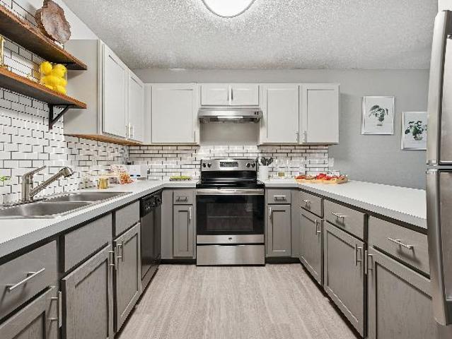 2 Br, 2 bath, Apartment 13000 Garden Lane