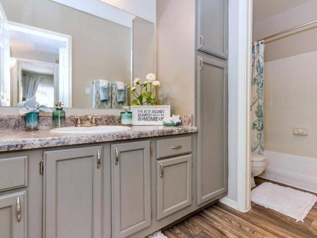 2 Br, 2 bath, Apartment 1300 W Warner Road