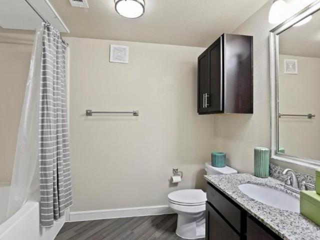 2 Br, 2 bath, Apartment 1300 N Custer Road