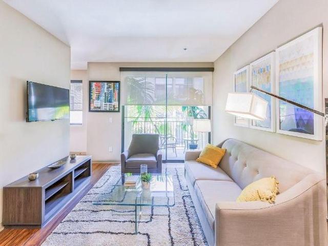 2 Br, 2 bath, Apartment 1300 S Figueroa St