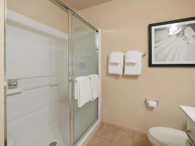 2 Br, 2 bath, Apartment 1301 W Lambert Ln