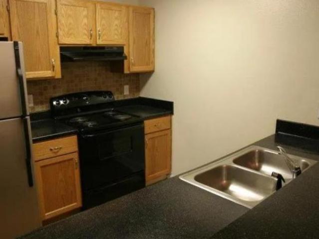 2 Br, 2 bath, Apartment 1301 Pine Winds Dr
