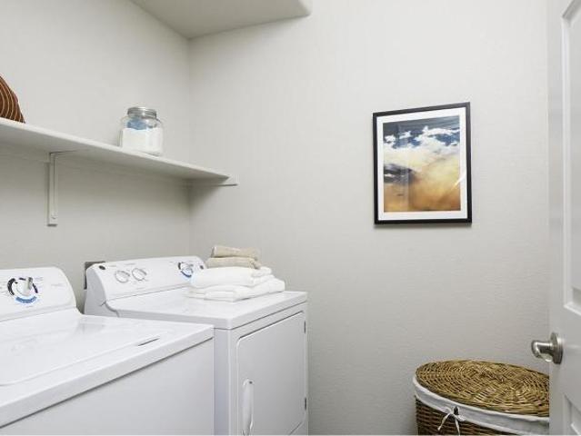 2 Br, 2 bath, Apartment 130 W Guadalupe Rd