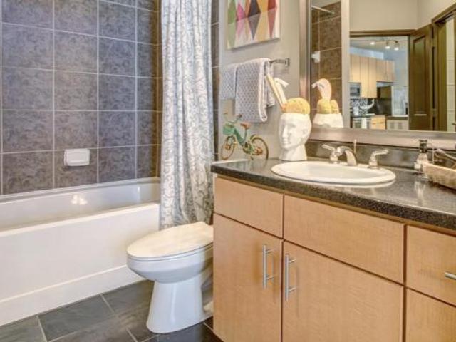 2 Br, 2 bath, Apartment 1312 S College St