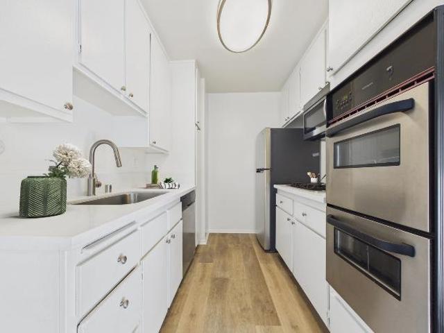 2 Br, 2 bath, Apartment 13157 Riverside Drive