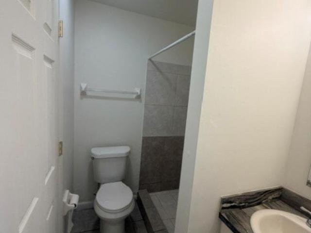 2 Br, 2 bath, Apartment 1318 Southeast 40th Terrace