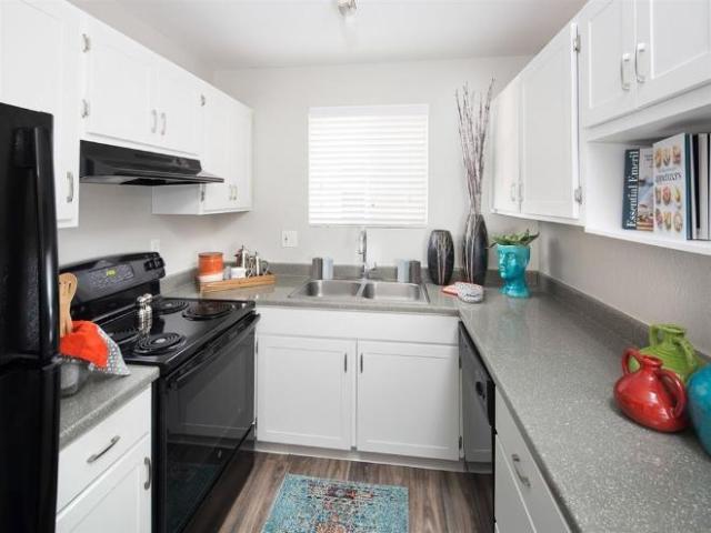 2 Br, 2 bath, Apartment 13229 S 48th St