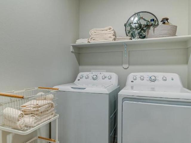 2 Br, 2 bath, Apartment 1329 SW Pumice Ave