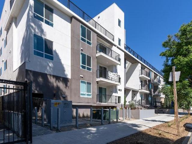 2 Br, 2 bath, Apartment 14825 Delano Street