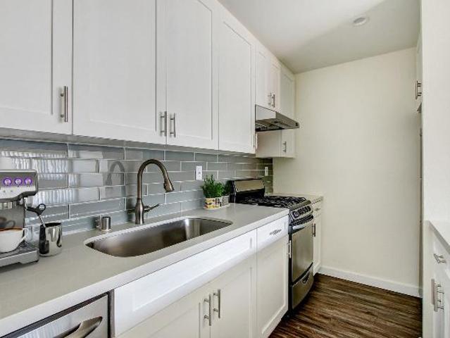 2 Br, 2 bath, Apartment 14849 Vanowen Street