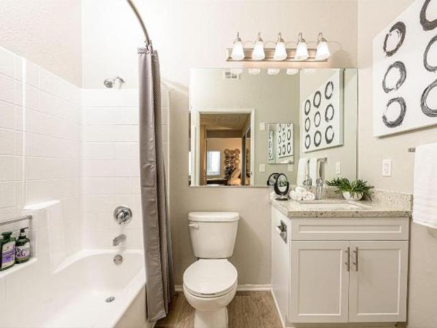 2 Br, 2 bath, Apartment 14901 Newport Ave